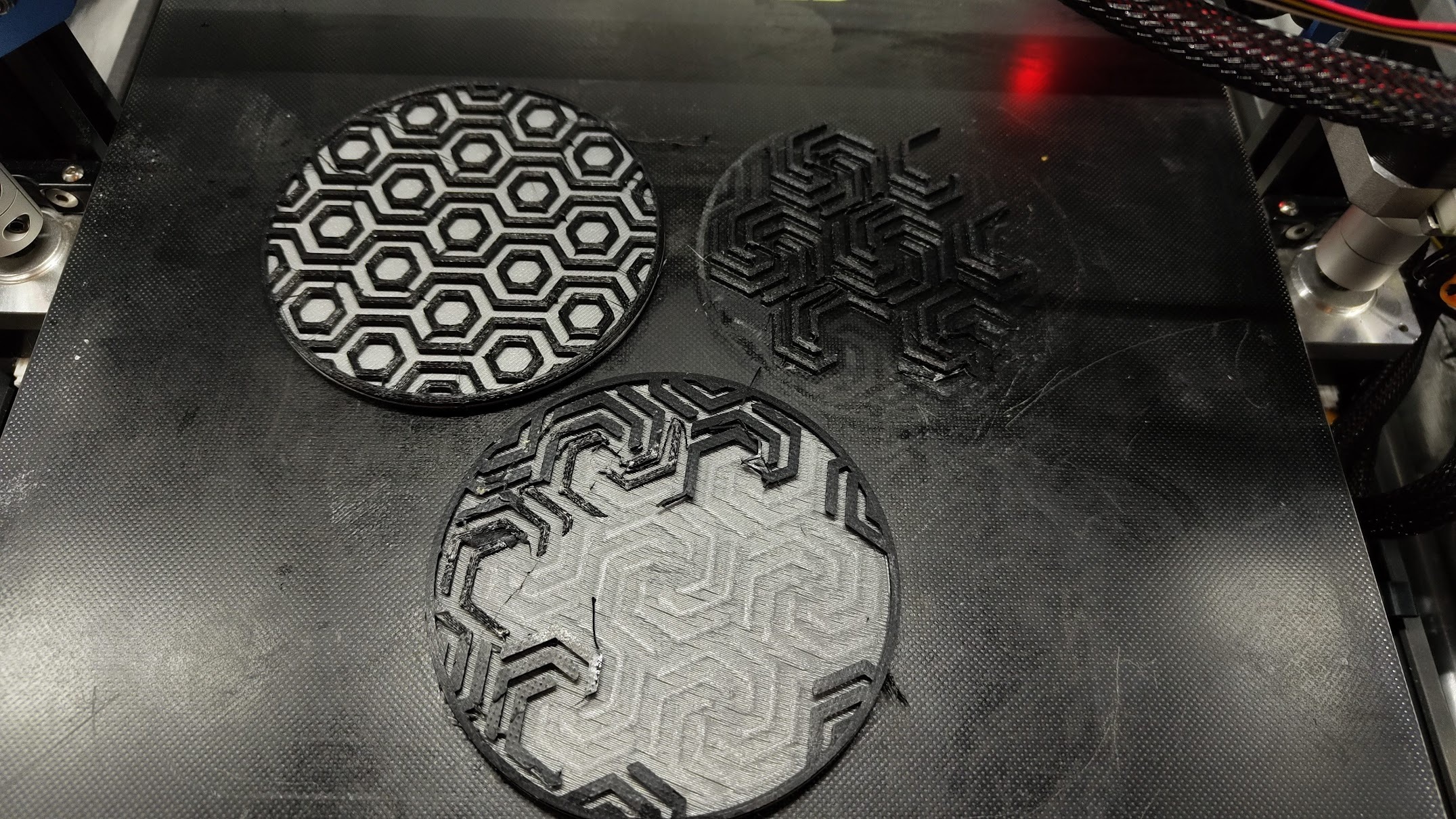 💍 Hex Pattern Coasters With Drip Ring・3D Print・Cults