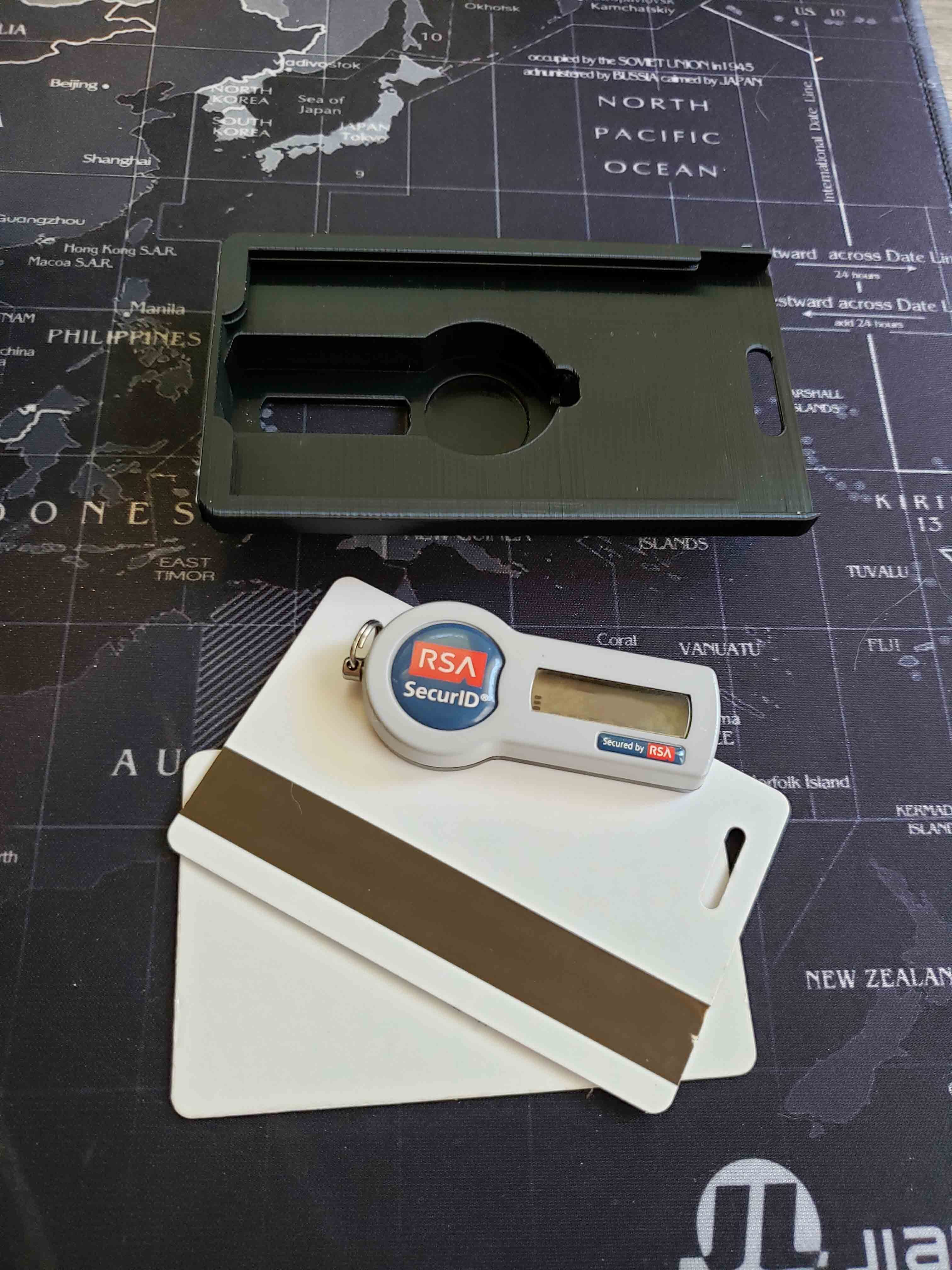 📛 Badge Holder with RSA Token Slot (2 Cards, 1 Token)・Free STL File for ...