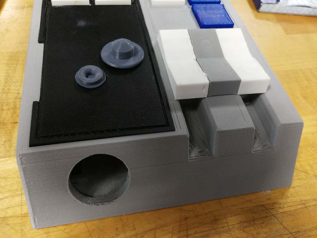 🚀 X-Wing Pilot Chest Box - Snap-Together・Free STL File for ・Cults