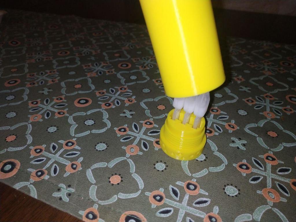 Free STL file Eye Drop Holder with Screwable Cover 👁️ (3MF)・3D printer ...