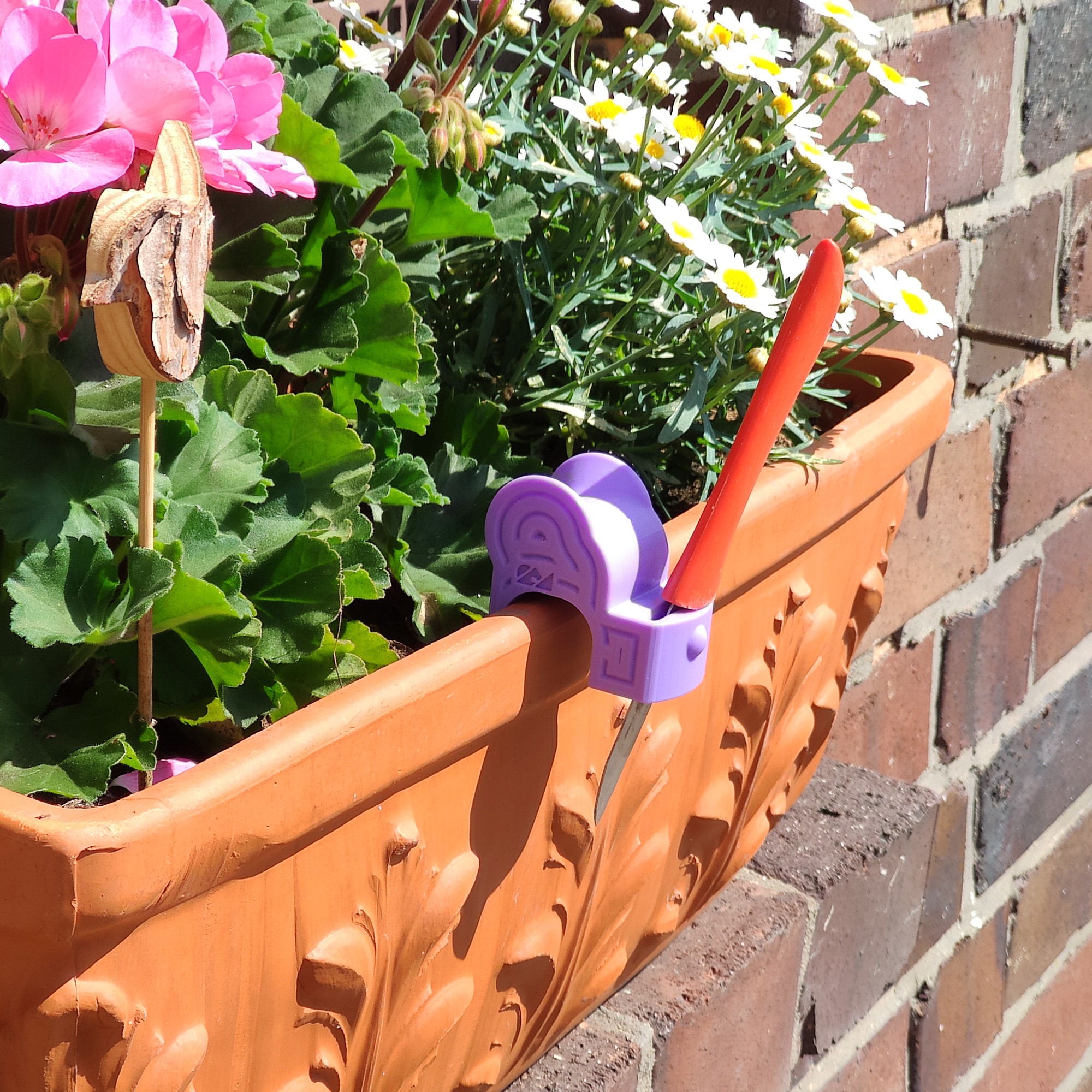 STL file Fixxi - knife holder for herb garden 🔪 ・3D printing idea to ...