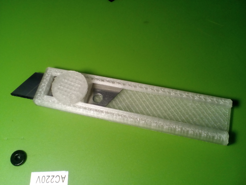 📦 Box cutter blade holder (Fully printable)・Free STL File for ・Cults