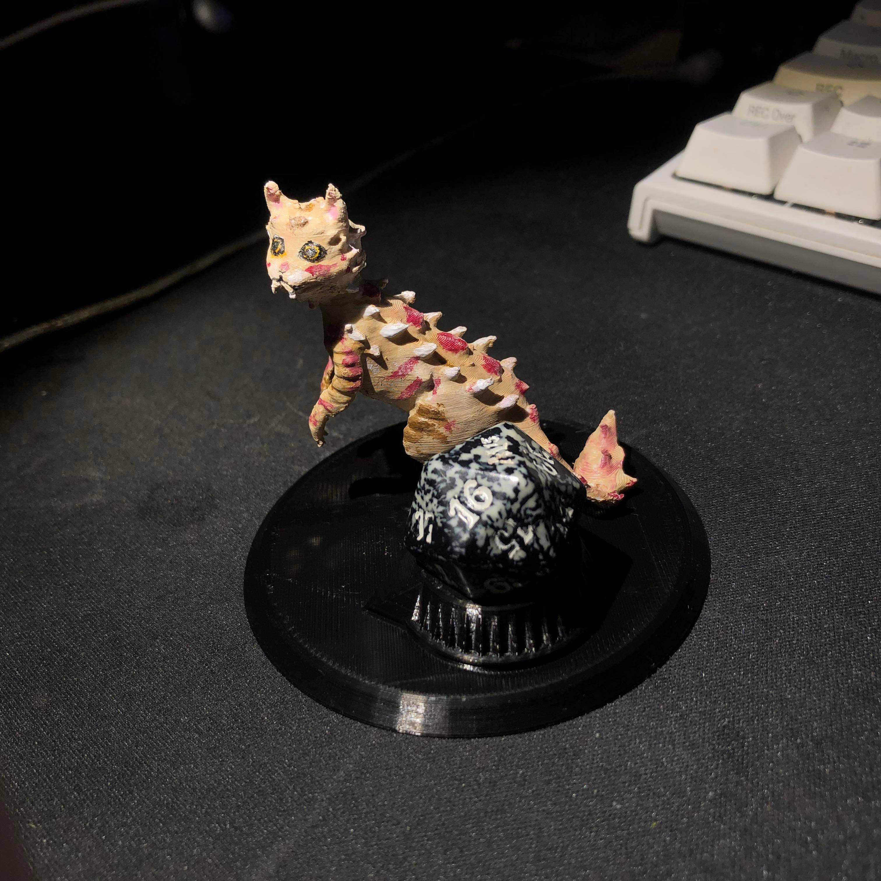 STL file MTG Cat Dinosaur Token (With D20 Holder) 🐱 ・3D printable ...