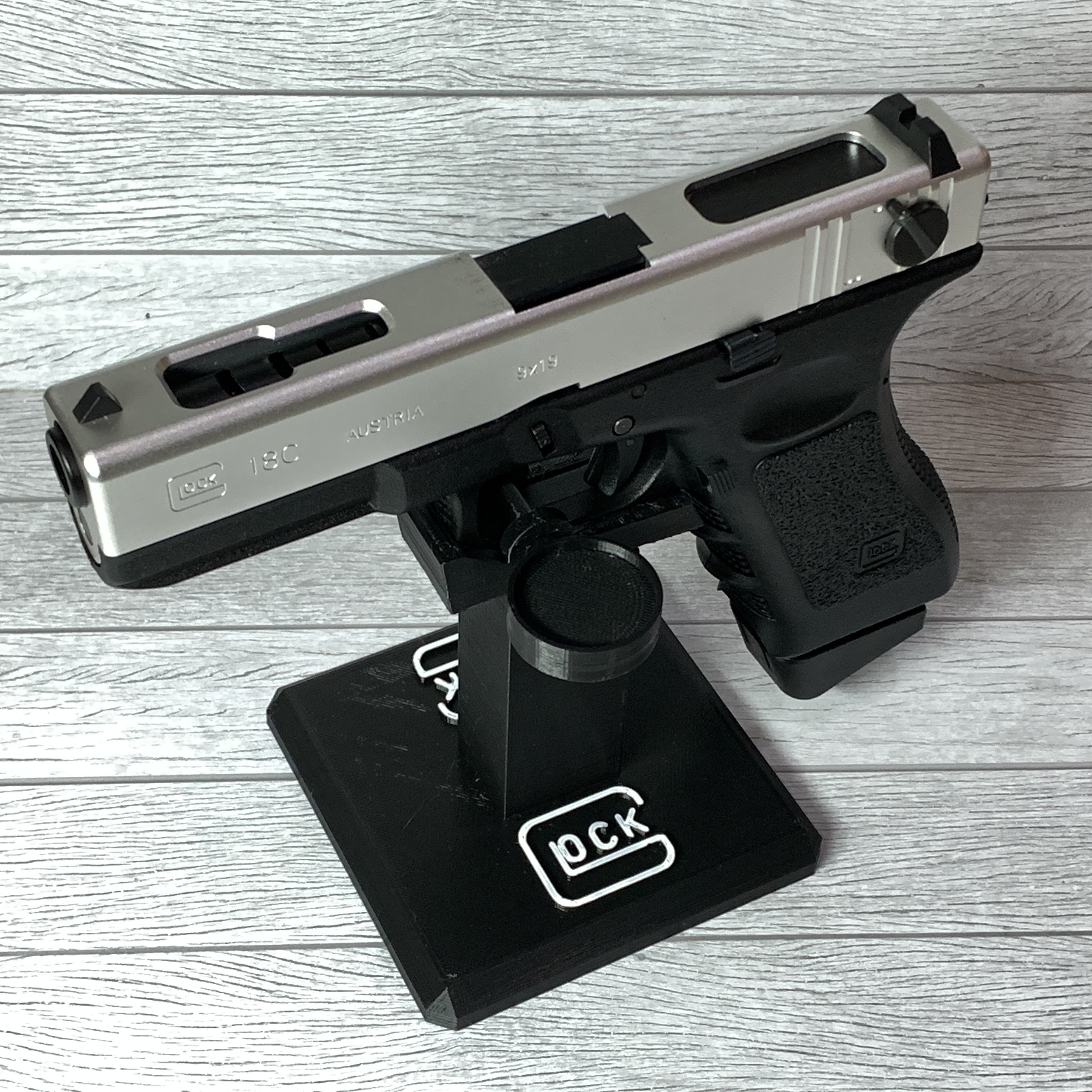 🔫 Glock Gen 3 Gen 4 Upright Display Stand・ STL File for ・Cults