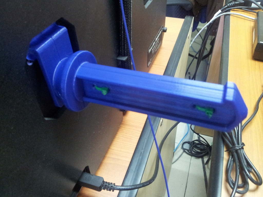 3D print Split filament spool holder for Replicator 3D printer・Cults