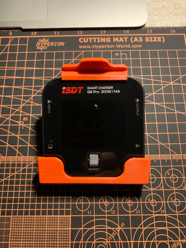 Fichier STL gratuit Support de chargeur de batterie ISDT Q6 🚁 ・Plan pour impression 3D à ...