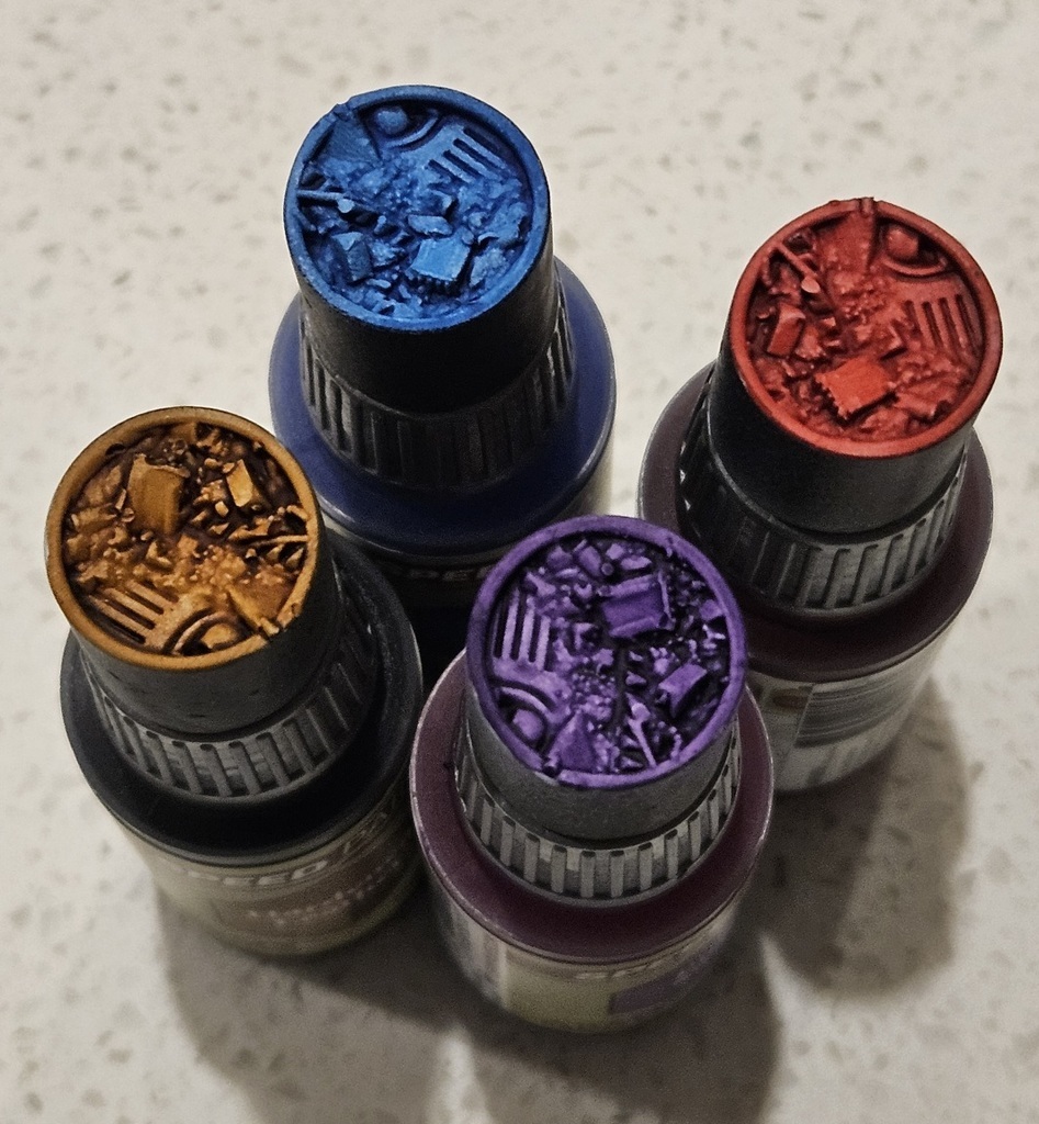 🎨 Speed Paint bottle topper・Free 3D File for ・Cults