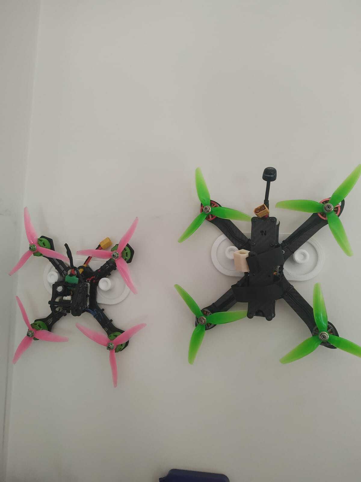 3D print FPV quad drone wall mount・Cults