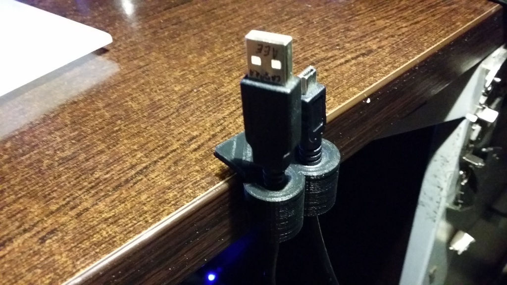 Free STL file Doble "TableCable - Cable organizer that keeps your cable ...