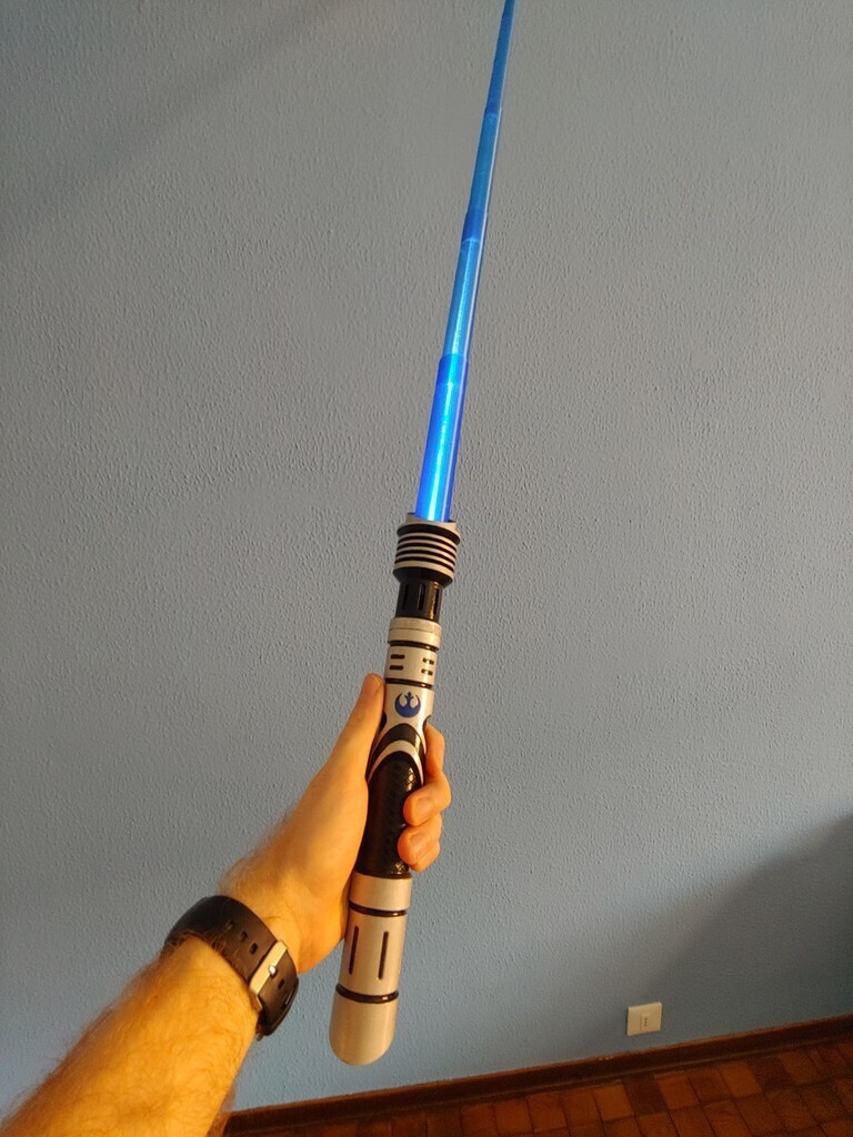 🎲 Collapsable Lightsaber with belt clip and blade locker・Free STL File ...