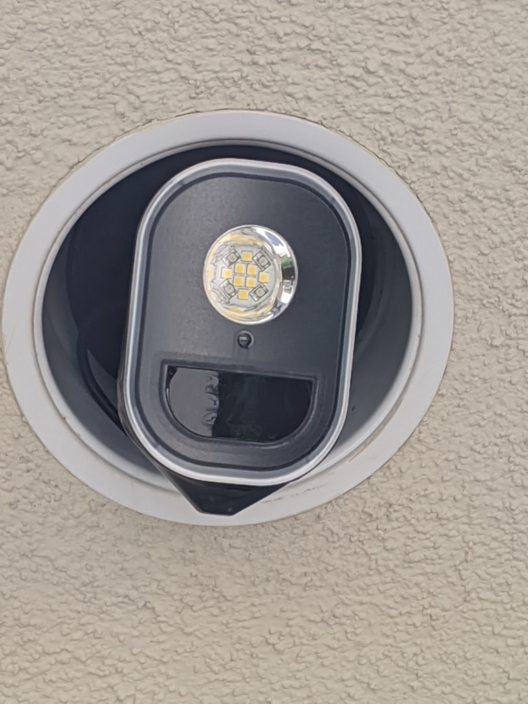 Free STL file Usb Charger Bulb Socket with bracket for Arlo light or ...