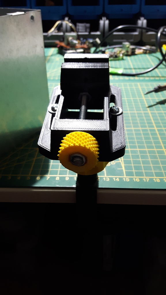 Free STL file Desktop Clamp 🗜️・Model to download and 3D print・Cults