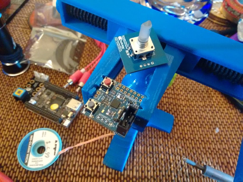 3D printed Fully printable PCB vise・Cults