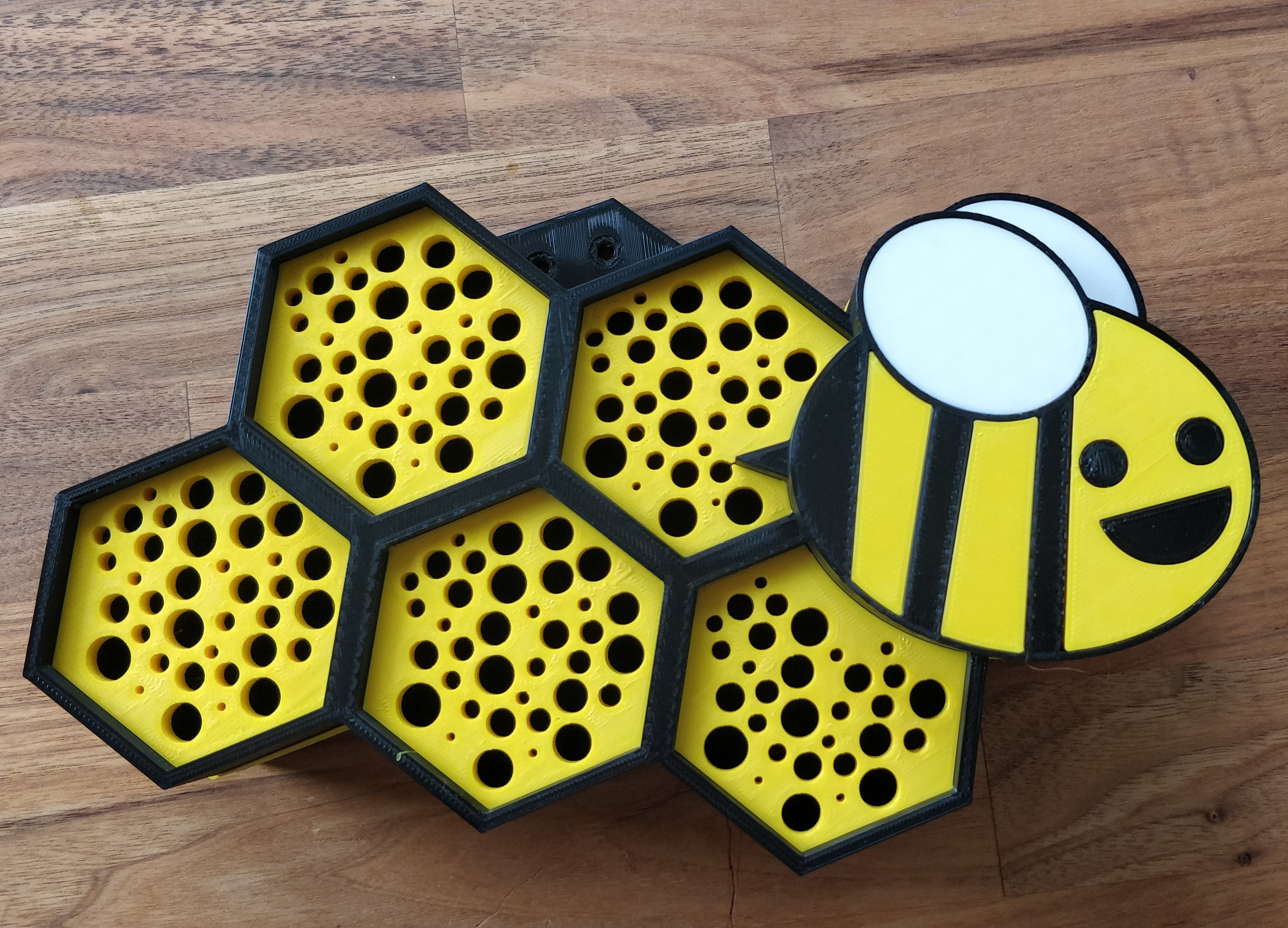 STL file Bee hotel - insect hotel 🐝・3D print object to download・Cults