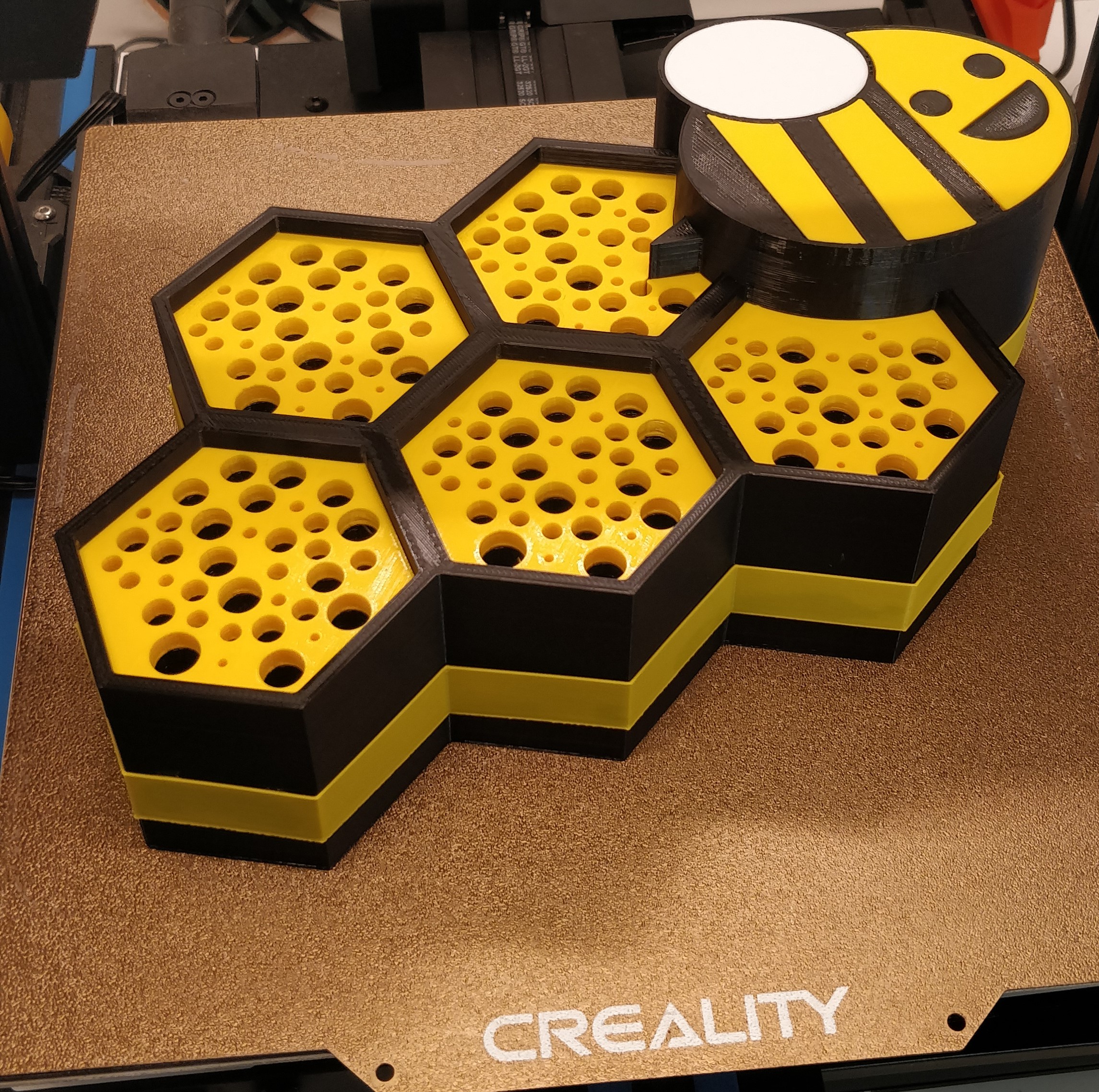 STL file Bee hotel - insect hotel 🐝 ・3D print object to download・Cults