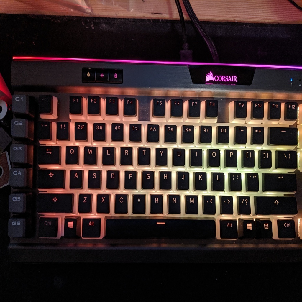 Fichier STL gratuit Réflecteur de lumière RVB Corsair K65/K70/K95 ...