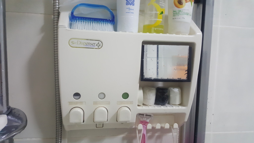 Free STL file Shower caddy mirror holder 🚿 ・3D printable object to ...