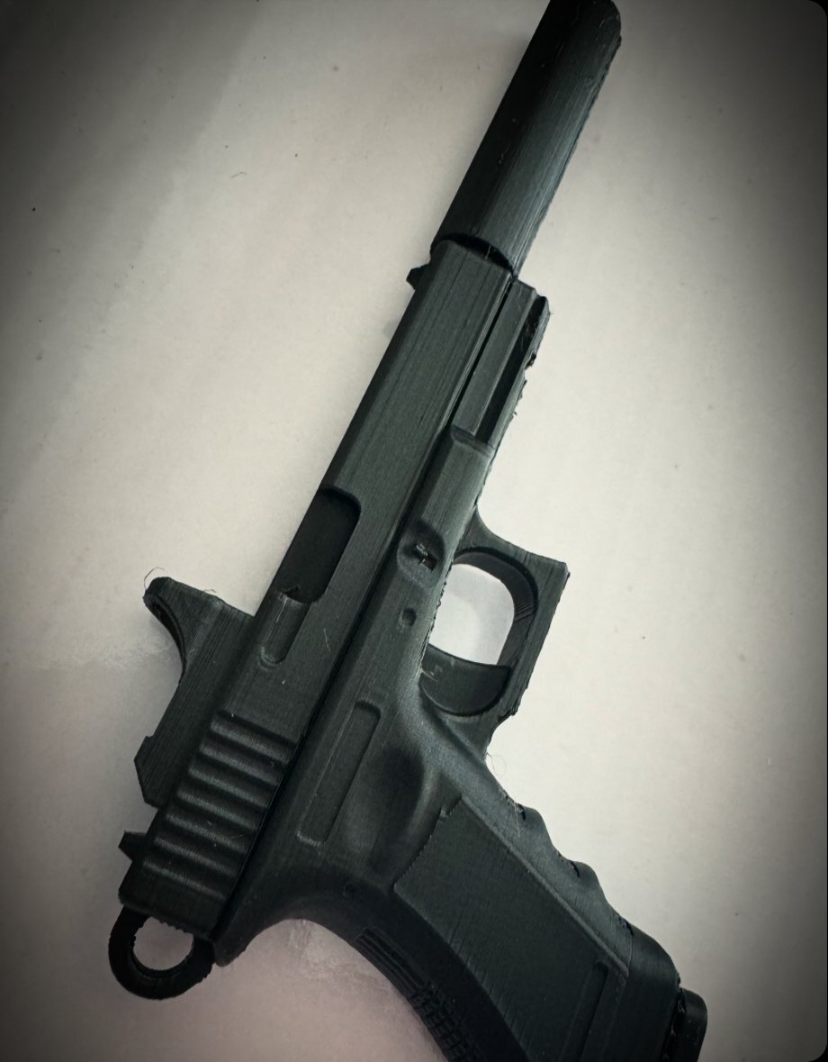 3D printing G19 Keychain w/ Suppressor & Red Dot Sight・Cults