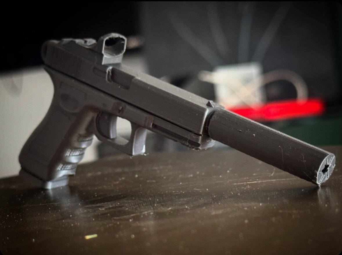 3D printing G19 Keychain w/ Suppressor & Red Dot Sight・Cults