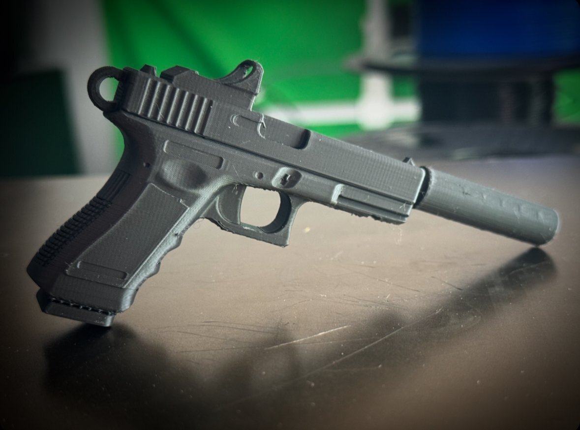 3D printing G19 Keychain w/ Suppressor & Red Dot Sight・Cults