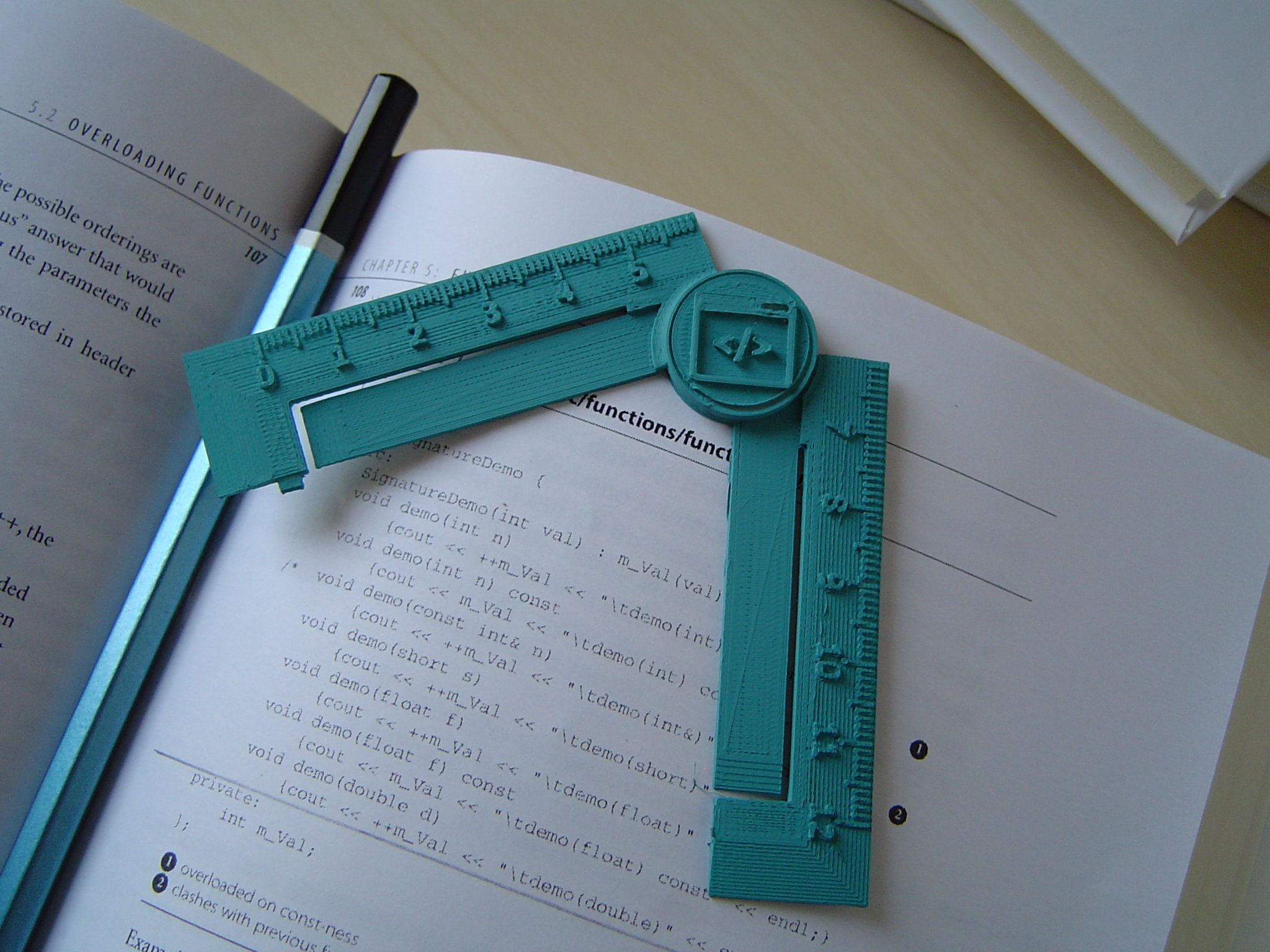 Fichier STL Marque-page Règle à imprimer en place avec icône de code ...