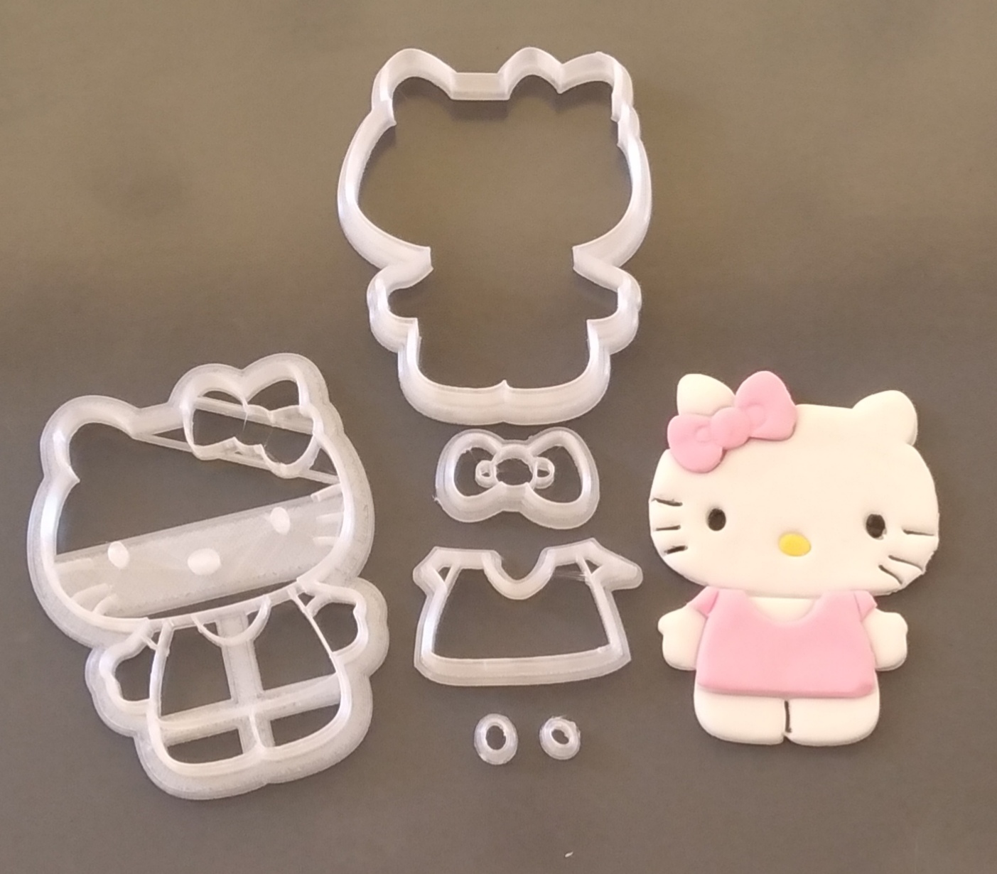STL file Hello kitty cookie and fondant cutter/stamp 👋 ・3D printer ...