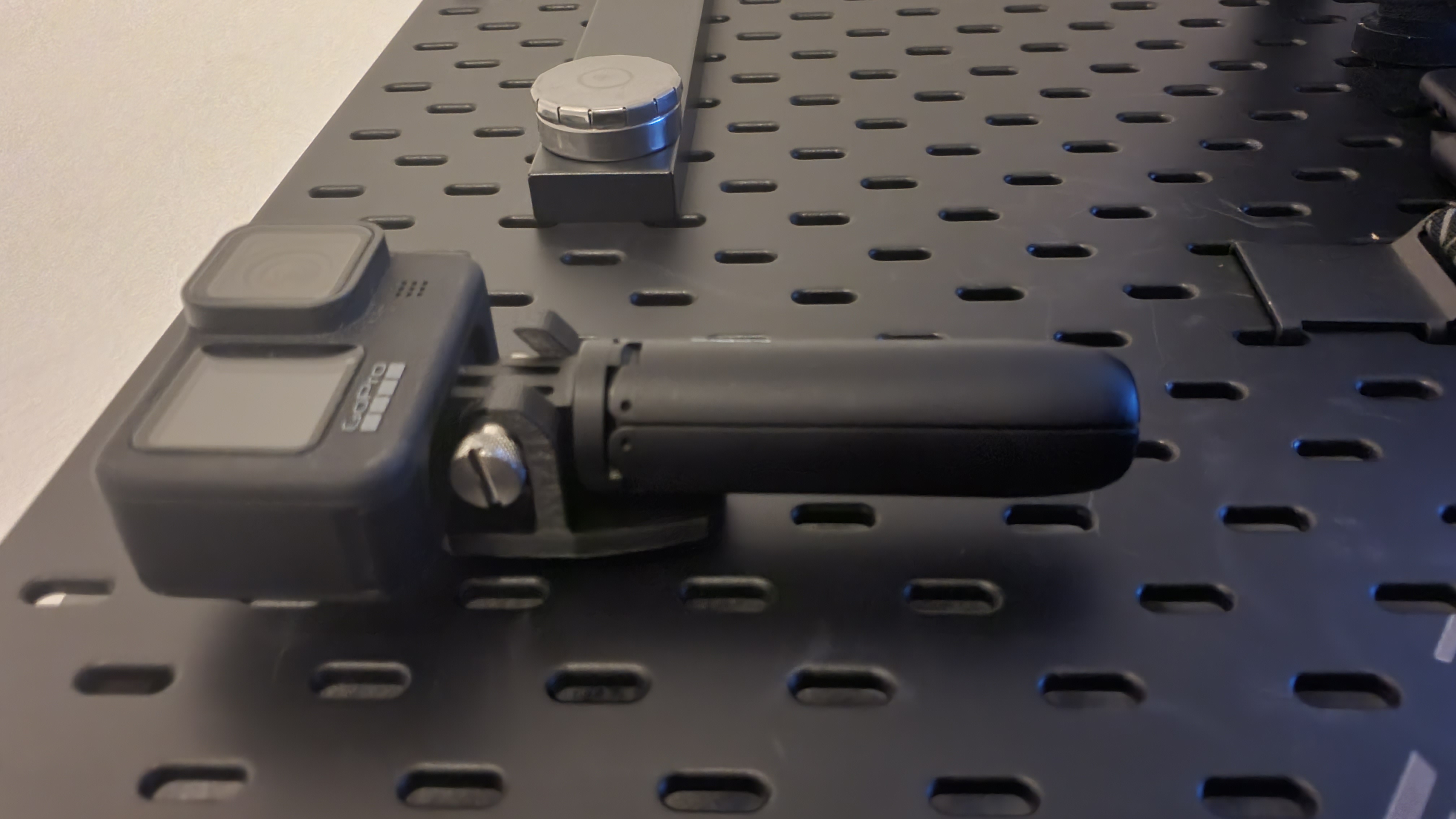 STL file GoPro holder for skadis (with tripod shorty) 📷 ・3D print ...