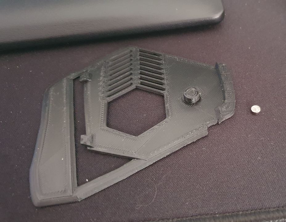 Archivo STL gratis G502 cubierta inferior ligera con apoyo para el dedo ...