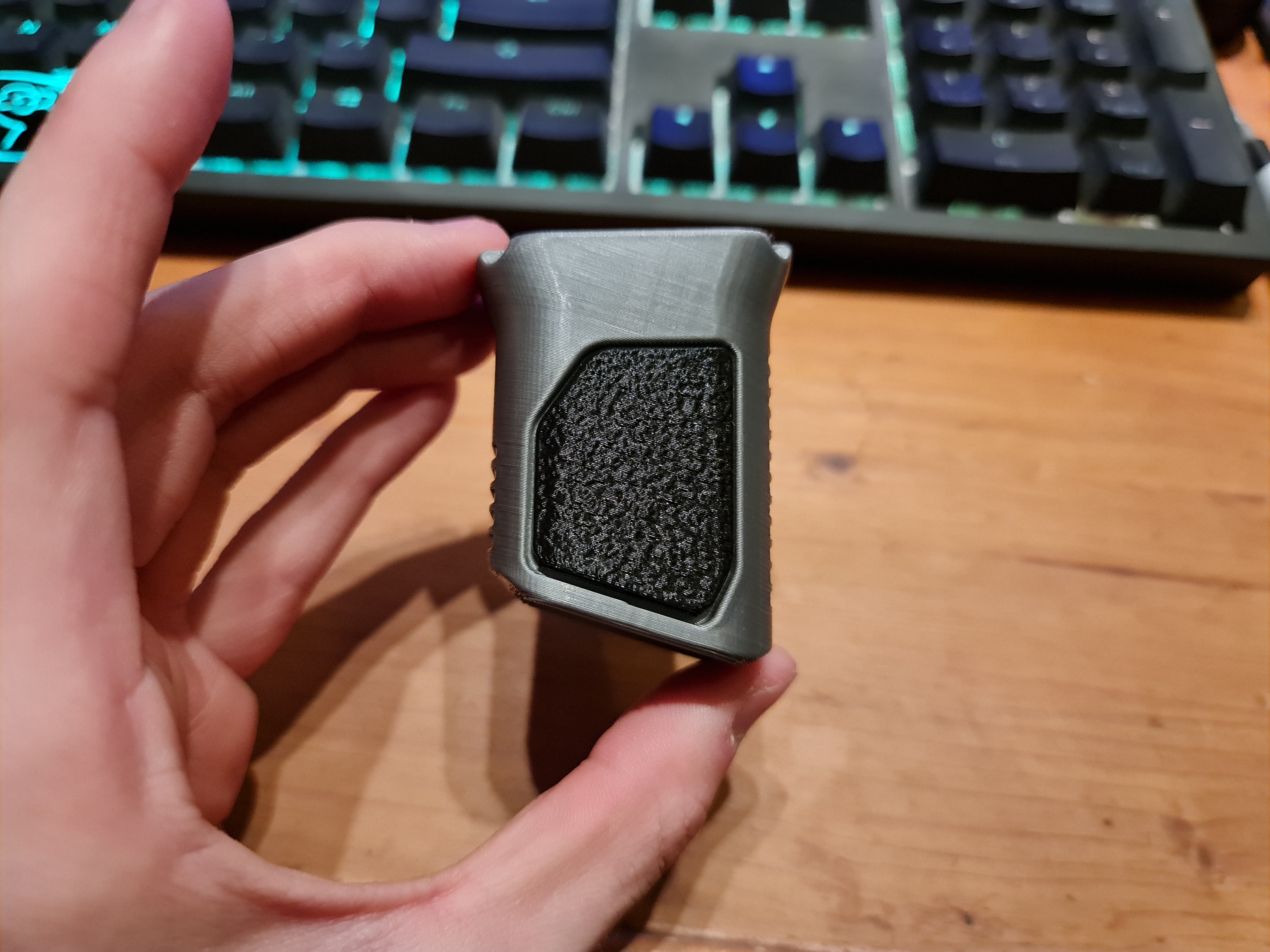 STL file Angled Vertical Foregrip (M-Lok) 🔫 ・3D print design to ...