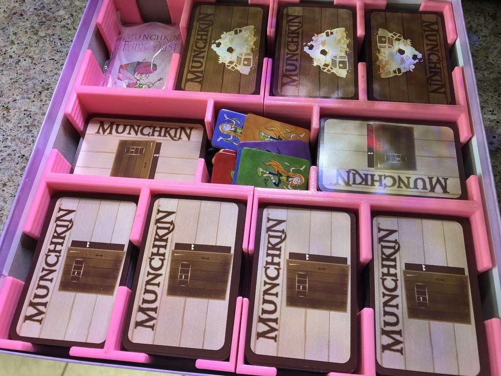 📦 Munchkin Deluxe Box Insert (divided by 4)・Free 3D File for ・Cults