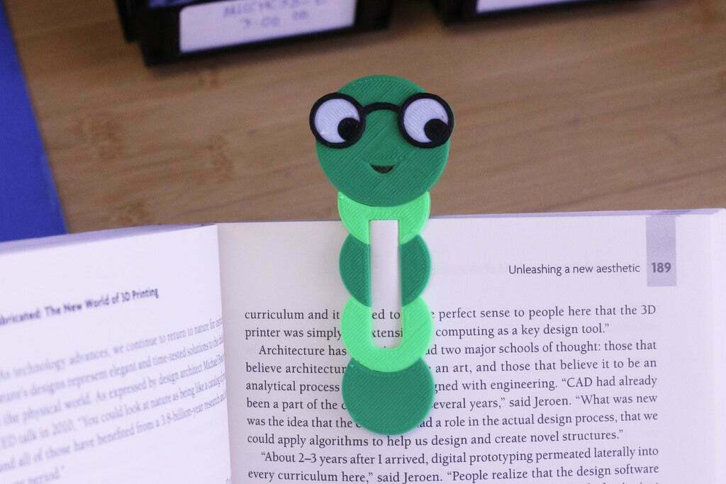 Fichier STL gratuit Marque-page Muli-Color Bookworm 🎨 ・Objet à ...