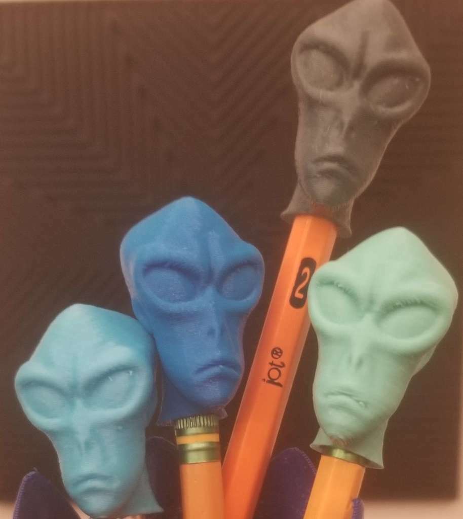 Free STL file Alien head pencil topper 👽 ・3D printer design to download ...