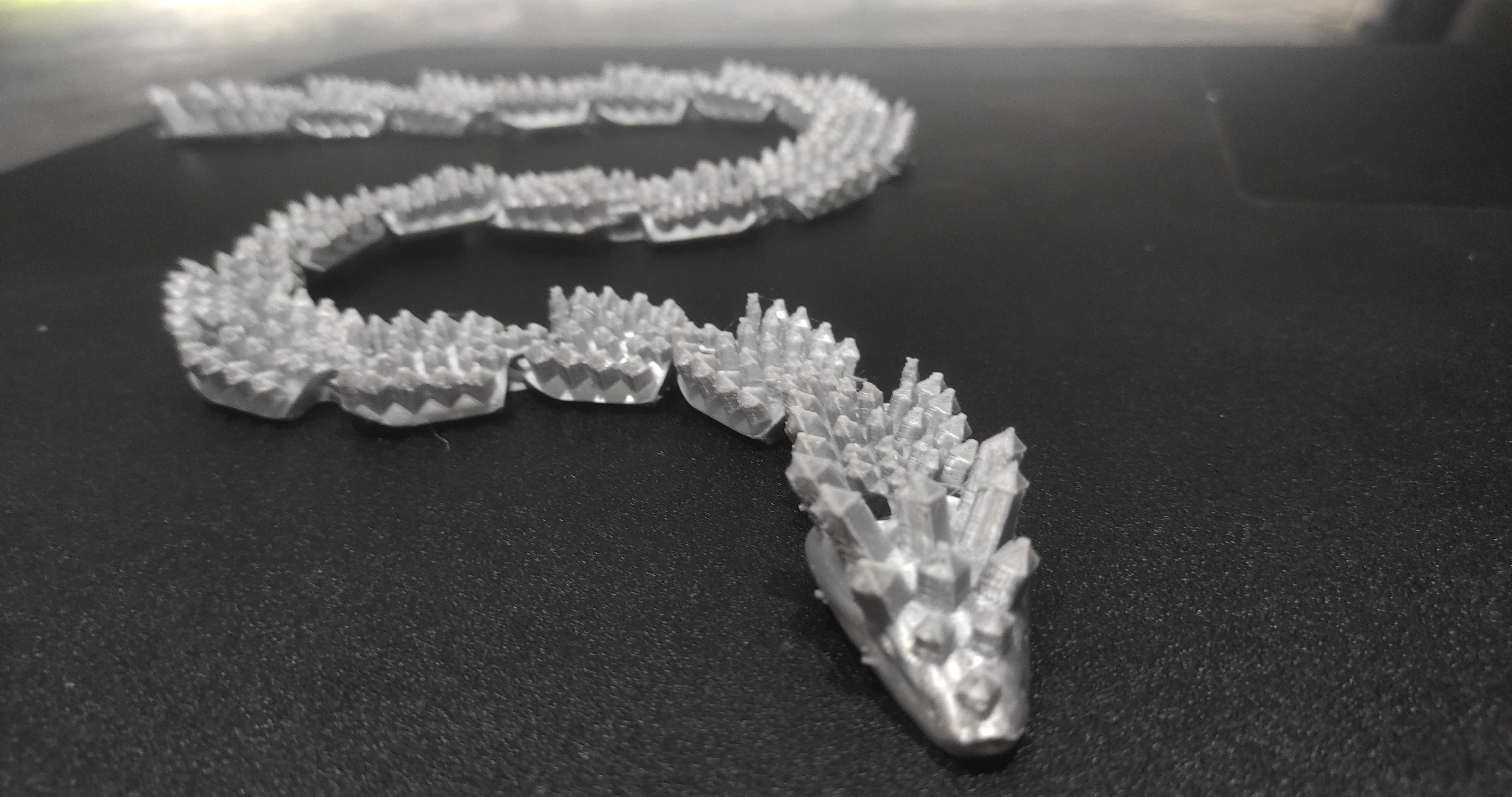 STL file Articulating Snake with crystal scales 🐍 ・3D printable model ...