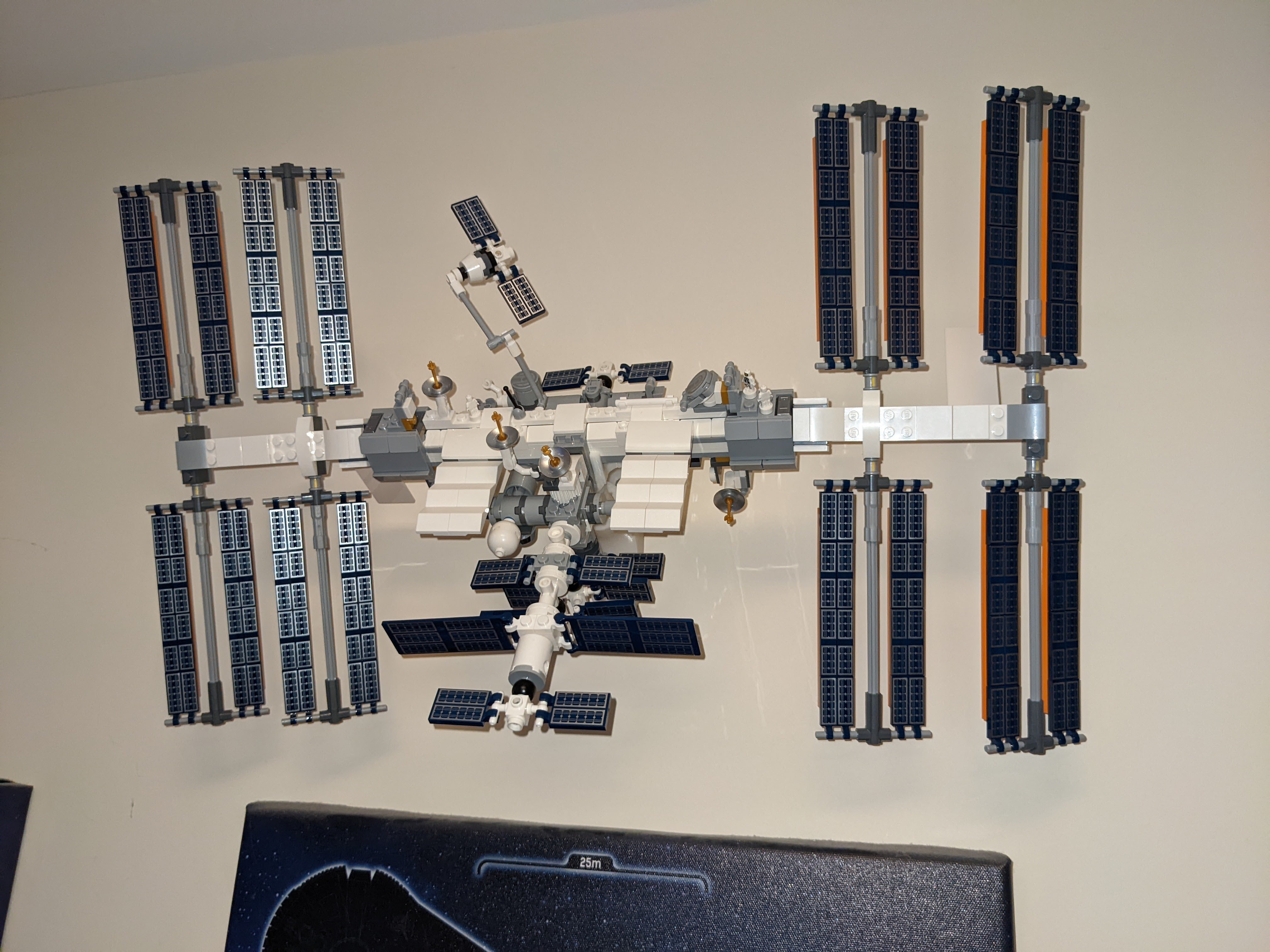 3D printable Wall mount for LEGO® International Space Station・Cults