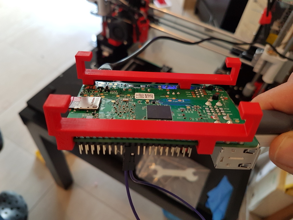 Free STL file ANET A8 Raspberry PI3 support (KISS) 💋 (SCAD)・3D print object to download・Cults