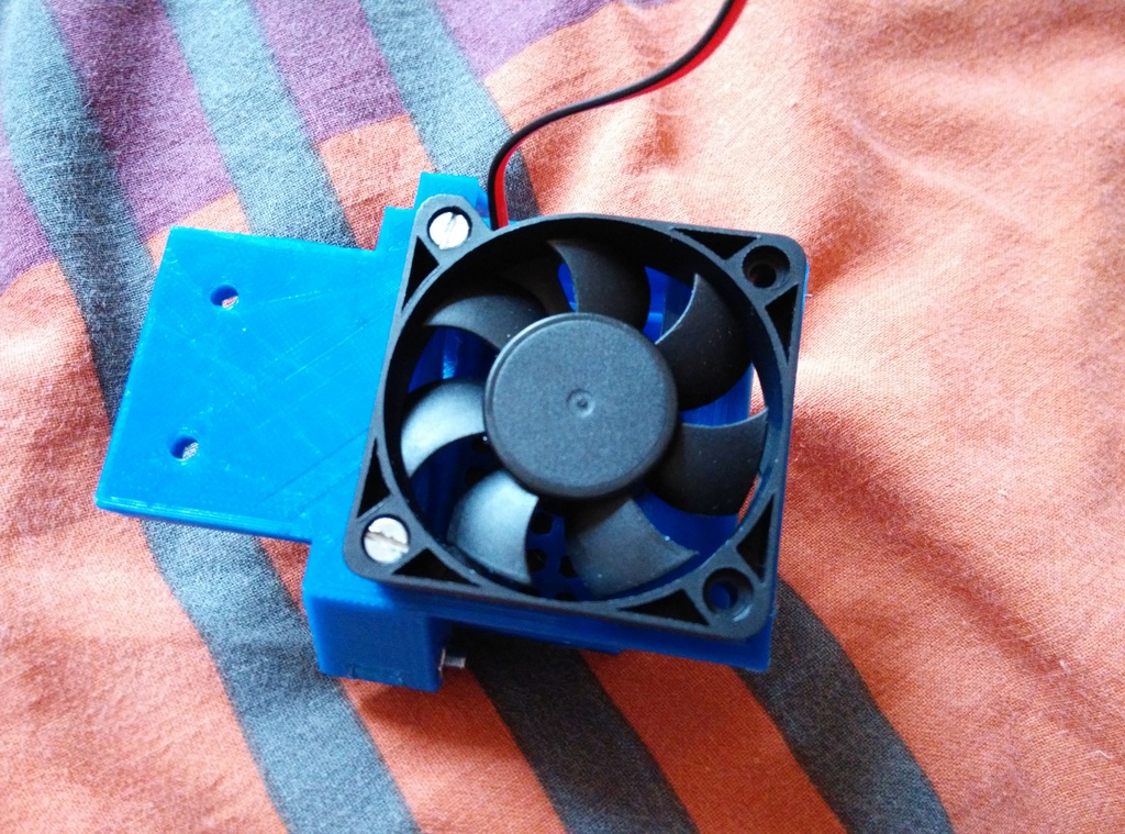 Free 3D file Dual E3D bowden coldend. With one (50mm) fan to rule/cool ...