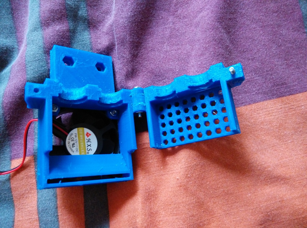Free 3D file Dual E3D bowden coldend. With one (50mm) fan to rule/cool ...