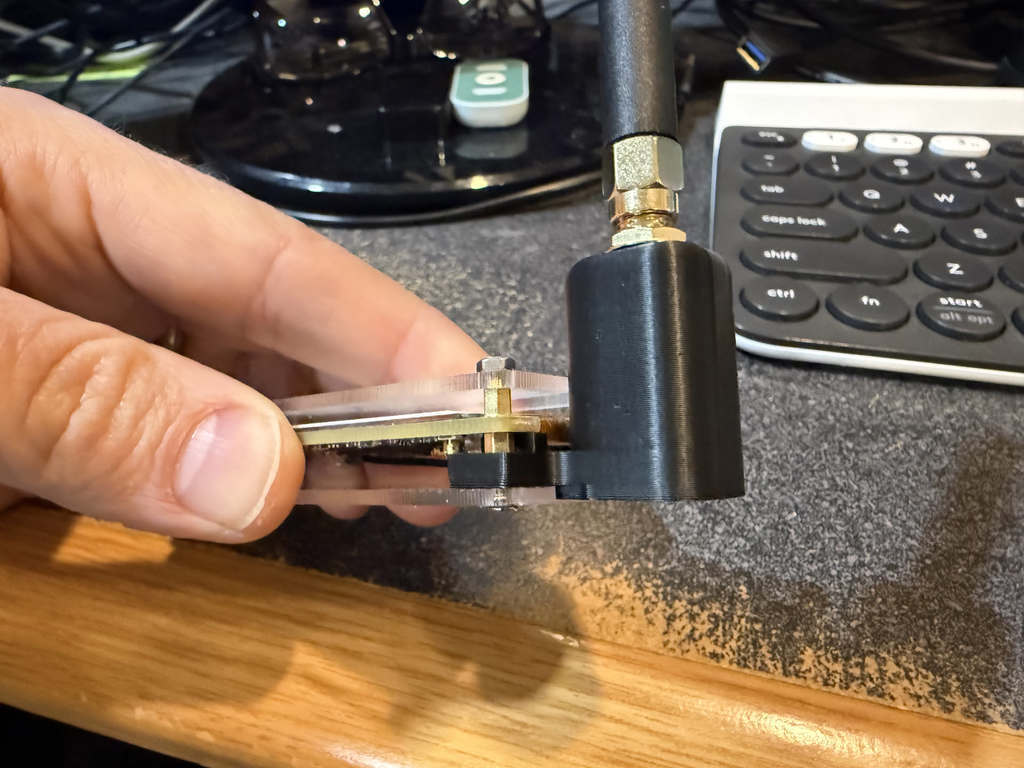 Archivo 3D gratuito Heltec Wireless Paper V1.1 Antenna Stand 📶 ・Objeto ...