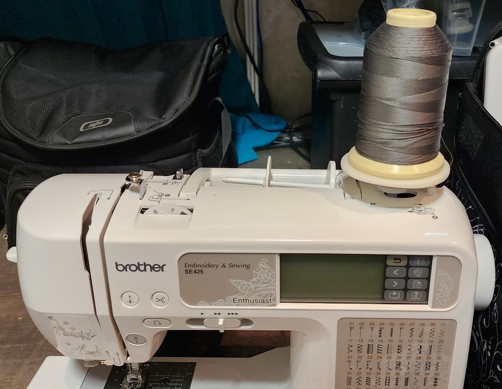 🪡 Brother SE 425 sewing machine large thread spool adapter・ STL File ...