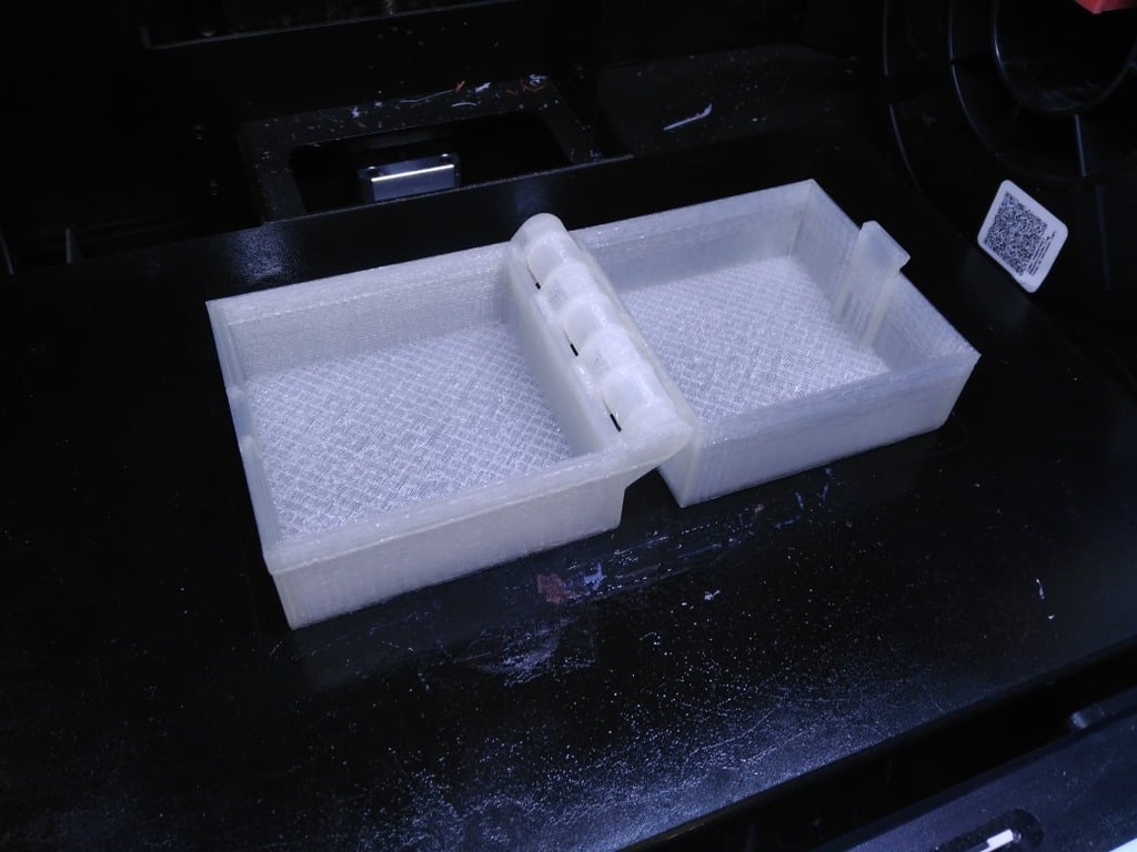 3D printable Hinged Box With Latch, Somewhat Parametric and Printable ...