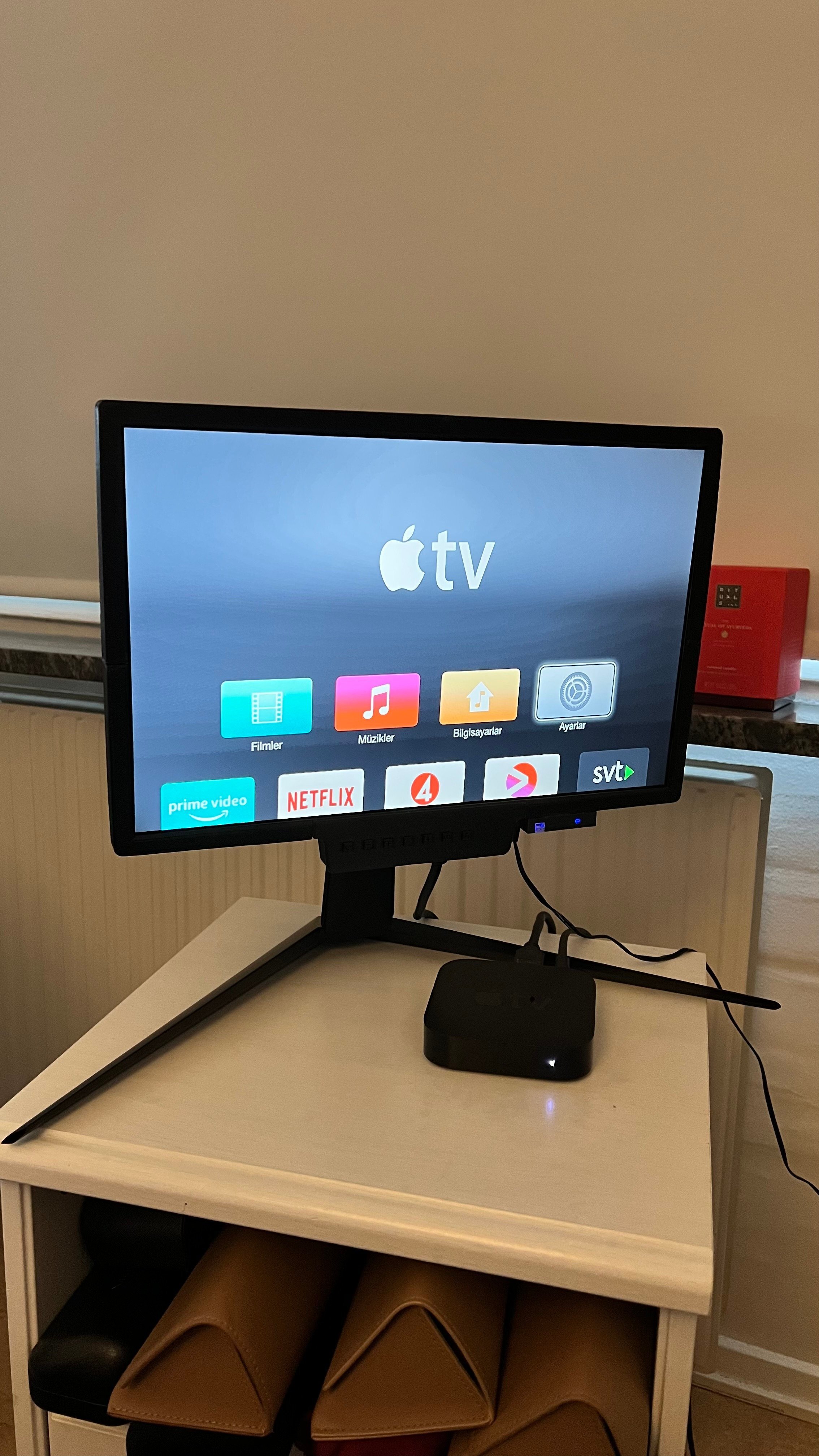 3D printable LCD Monitor with old laptop's LCD panel・Cults