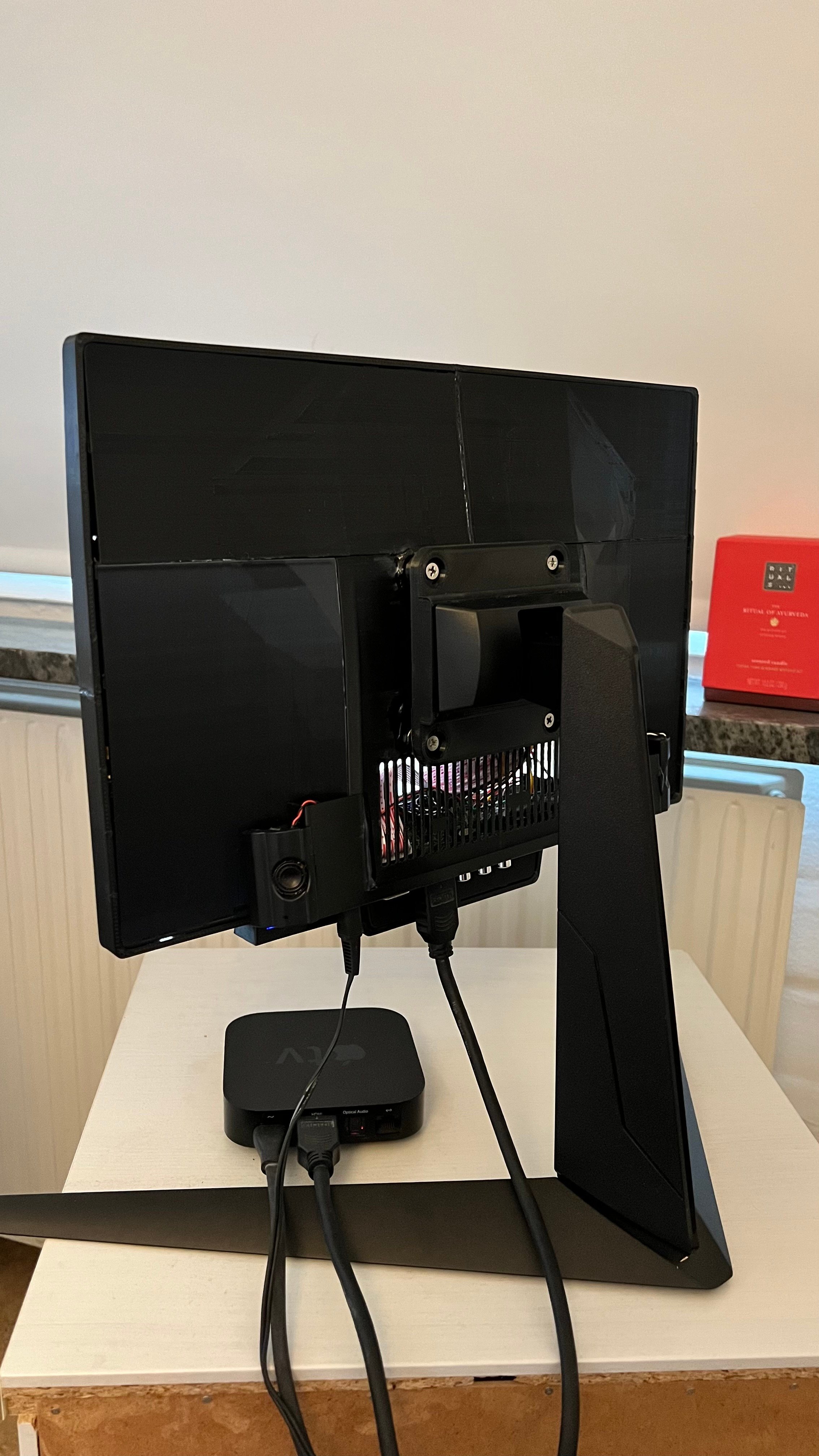 3D printable LCD Monitor with old laptop's LCD panel・Cults