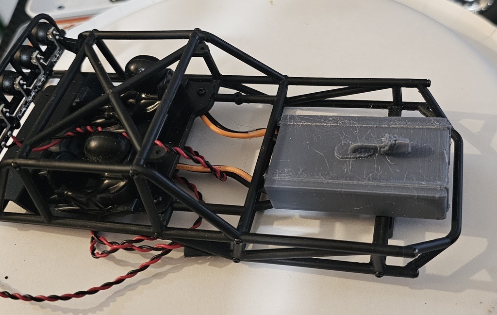 ⛽ SCX24 Meus MB24 extended fuel cell battery holder・Free 3D File for ・Cults