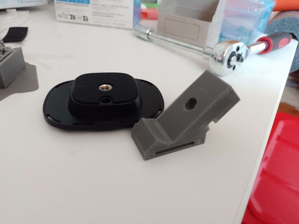 Free 3D file Vive Ultimate Tracker foot mount for slipper 🦶 ・Object to ...