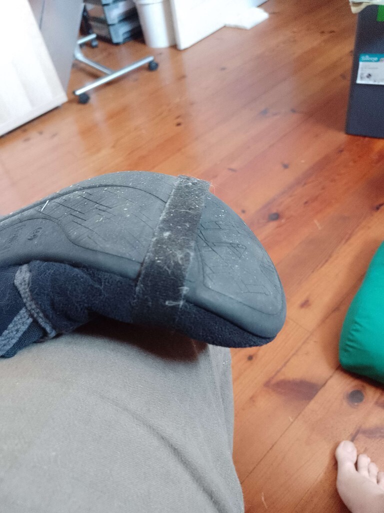 Free 3D file Vive Ultimate Tracker foot mount for slipper 🦶 ・Object to ...