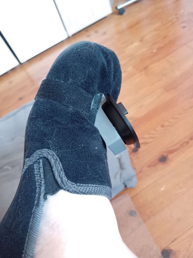 Free 3D file Vive Ultimate Tracker foot mount for slipper 🦶 ・Object to ...
