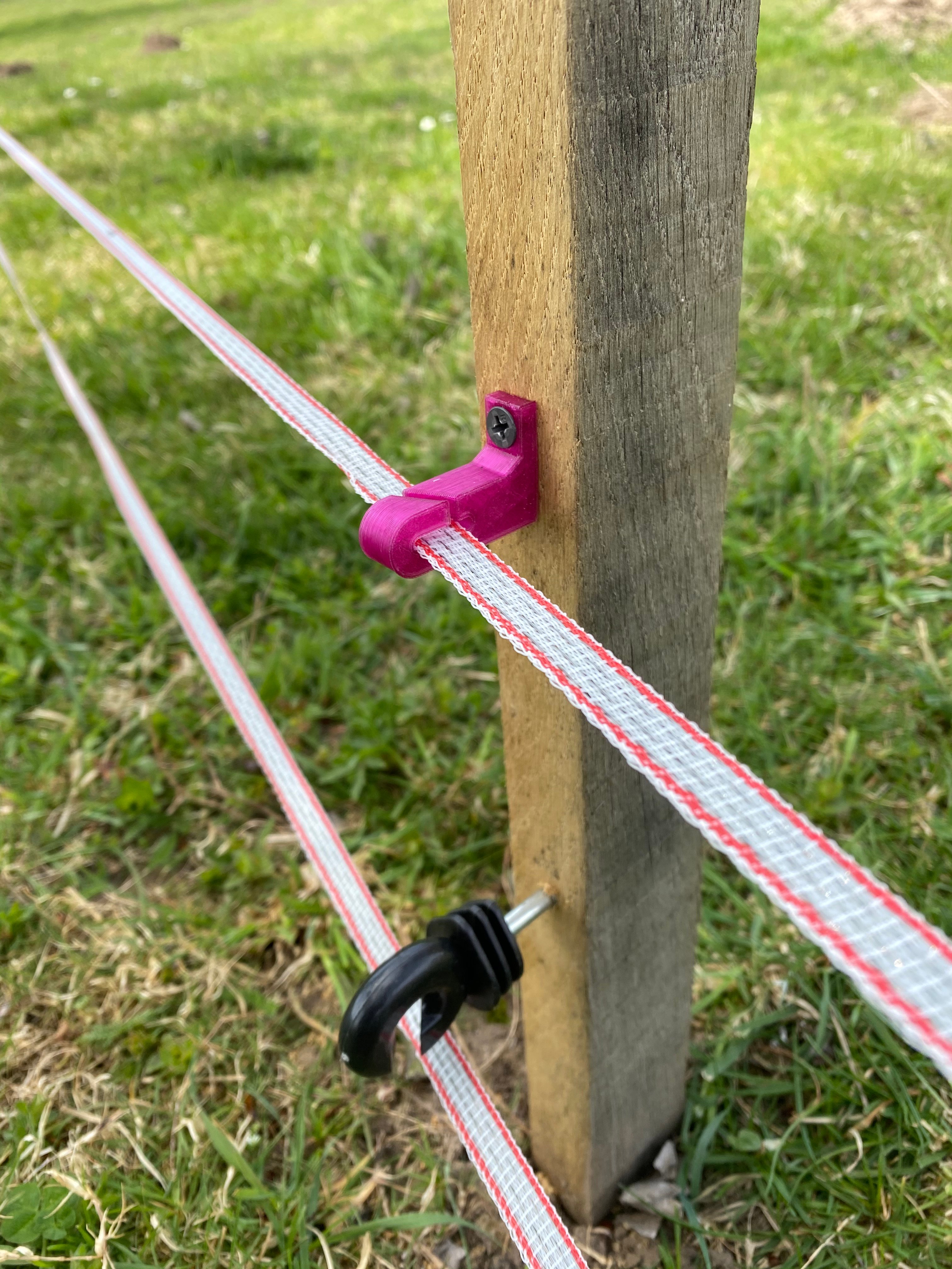 3D printed electric fence insulator・Cults