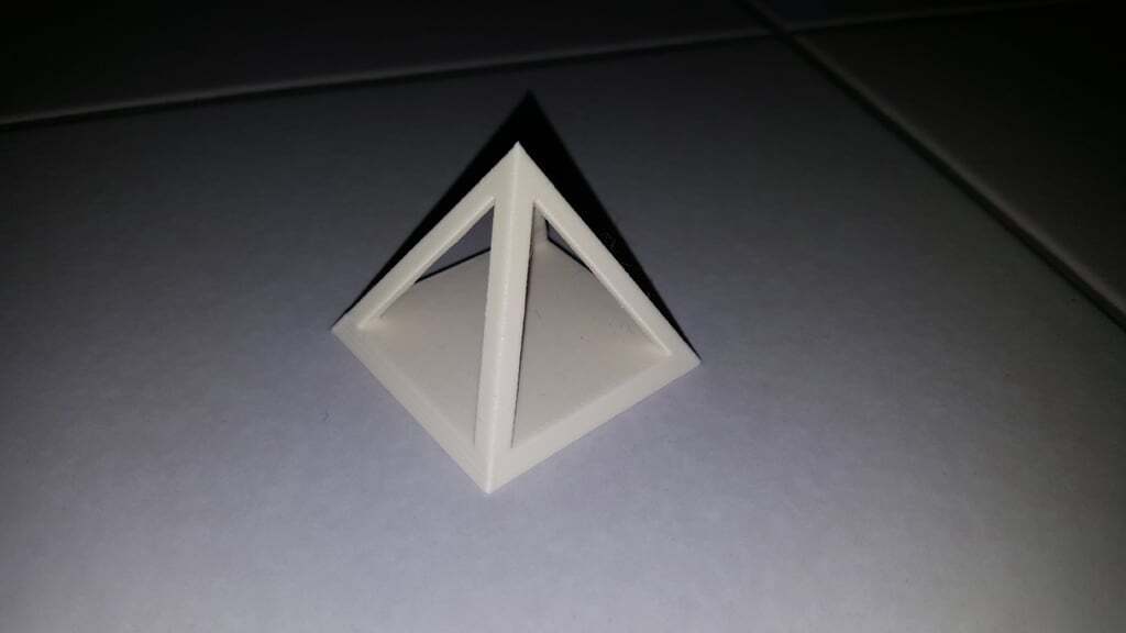 3D printable Hollow Calibration Pyramid・Cults