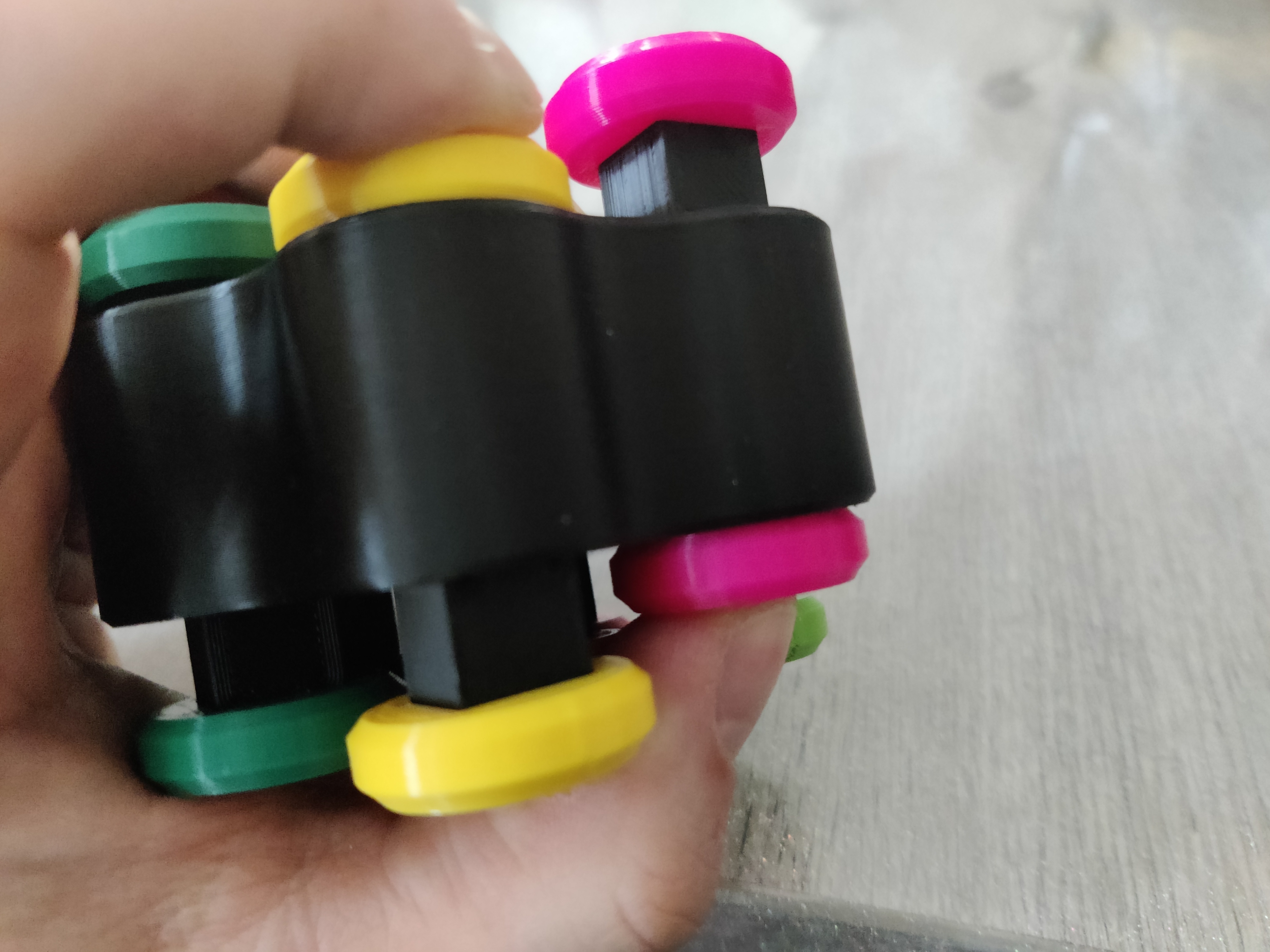 Imprimir en 3D Botón Snappy Fidget de nido de abeja・Cults