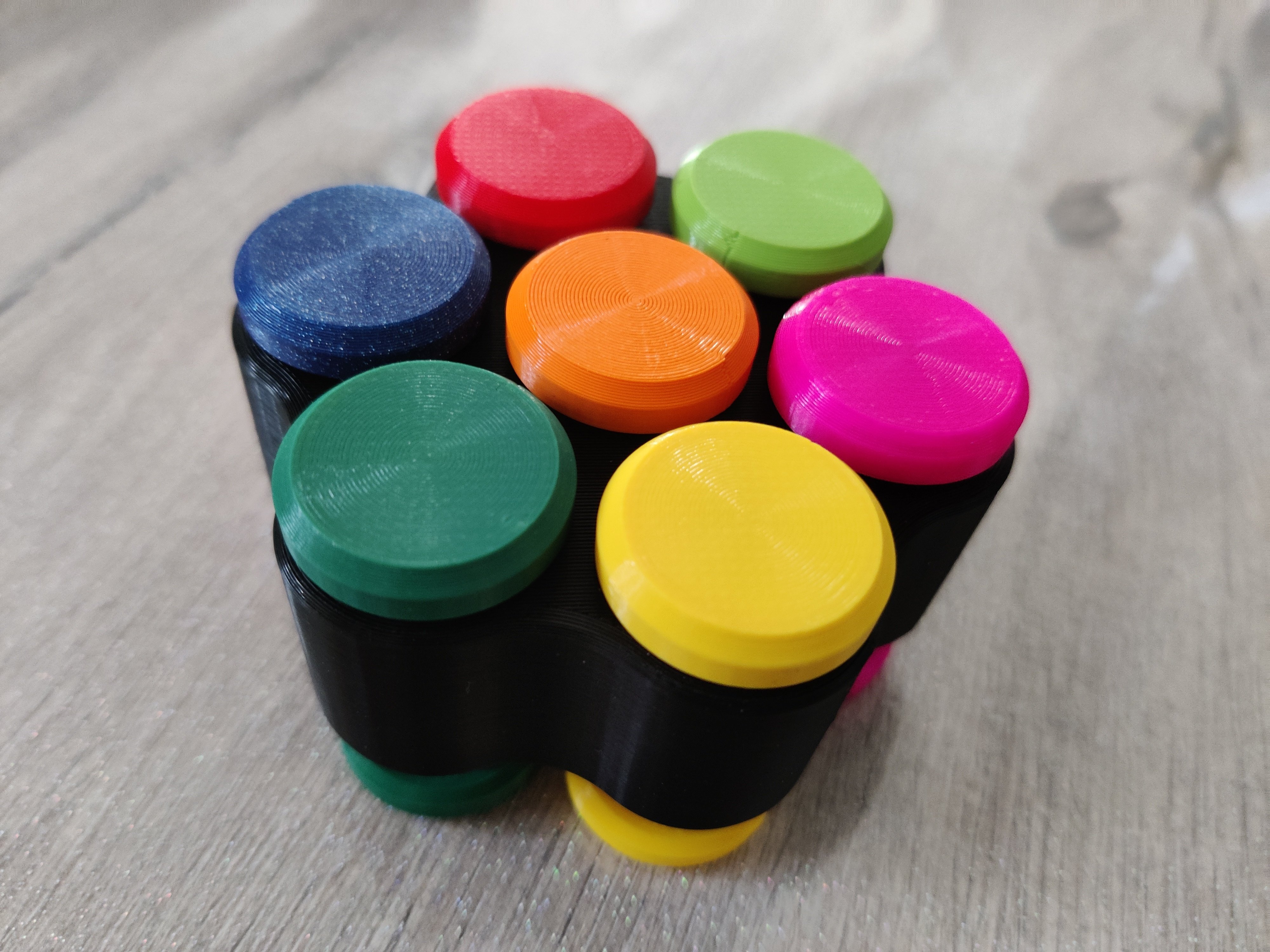 Imprimir en 3D Botón Snappy Fidget de nido de abeja・Cults